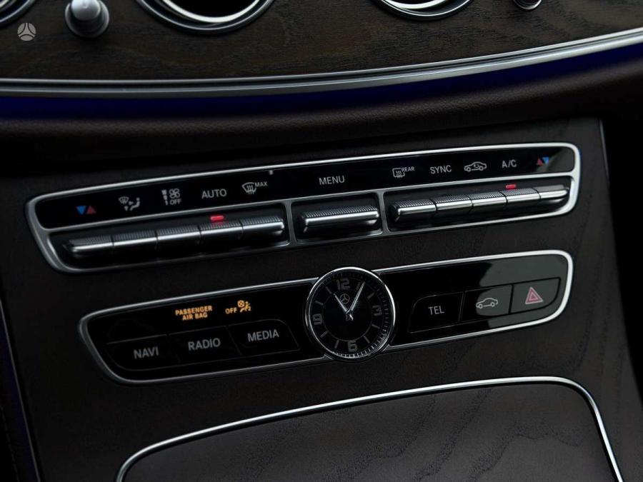 Zils Mercedes-Benz e-200 2018 Viļņa, ar dzinēja tilpumu 1.95 L un nobraukumu 172 tūkst. km par 18500 €, foto 24 vietnē AUTOMOTO.COM.LV