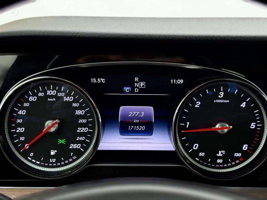 Zils Mercedes-Benz e-200 2018 Viļņa, ar dzinēja tilpumu 1.95 L un nobraukumu 172 tūkst. km par 18500 €, foto 30 vietnē AUTOMOTO.COM.LV