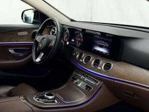Синий Мерседес E 200 2018 в Вильнюс, объемом двигателя 1.95 л и пробегом 172 тыс. км за 18500 €, фото 17 на AUTOMOTO.COM.LV
