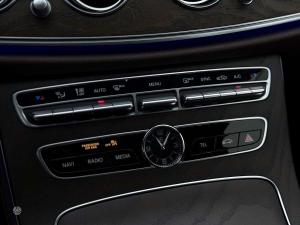 Blue Mercedes-Benz e-200 2018 in Vilnius, with an engine capacity of 1.95 L and mileage of 172 thousand km for 18450 €, photo 24 on AUTOMOTO.COM.LV