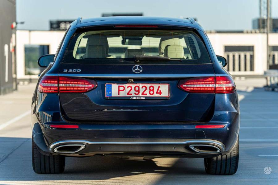 Zils Mercedes-Benz e-200 2020 Viļņa, ar dzinēja tilpumu 2.00 L un nobraukumu 166 tūkst. km par 23500 €, foto 14 vietnē AUTOMOTO.COM.LV