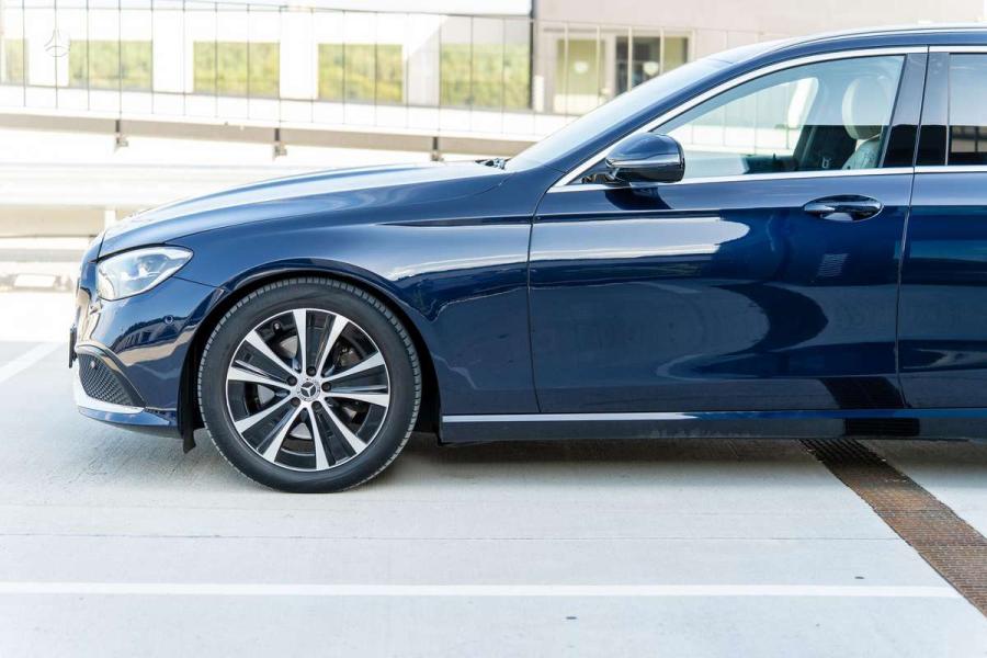 Blue Mercedes-Benz e-200 2020 in Vilnius, with an engine capacity of 2.00 L and mileage of 166 thousand km for 23600 €, photo 12 on AUTOMOTO.COM.LV