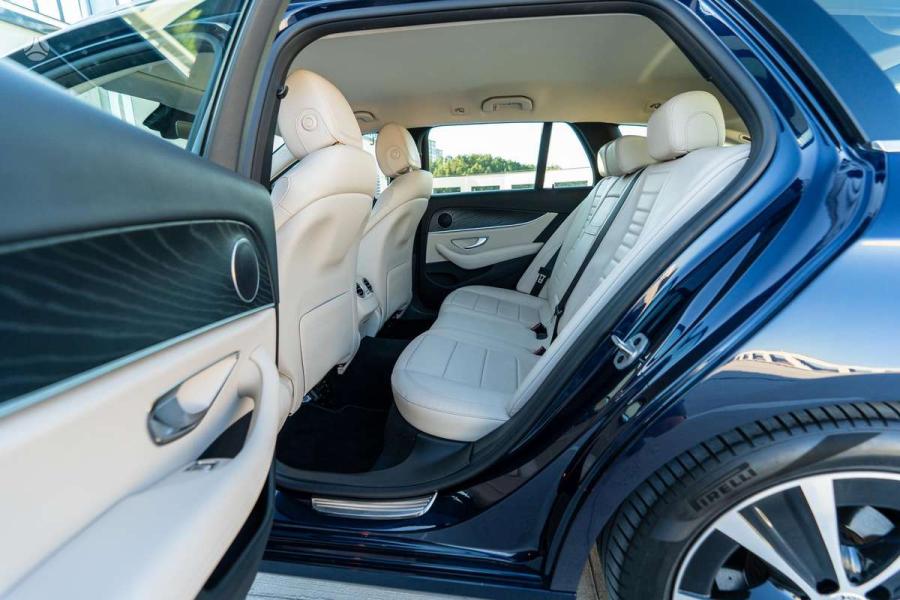 Blue Mercedes-Benz e-200 2020 in Vilnius, with an engine capacity of 2.00 L and mileage of 166 thousand km for 23600 €, photo 23 on AUTOMOTO.COM.LV