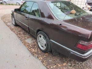 Коричневый Мерседес E 200 1991 в Рига, объемом двигателя 2.00 л и пробегом 378 тыс. км за 5600 €, фото 5 на AUTOMOTO.COM.LV