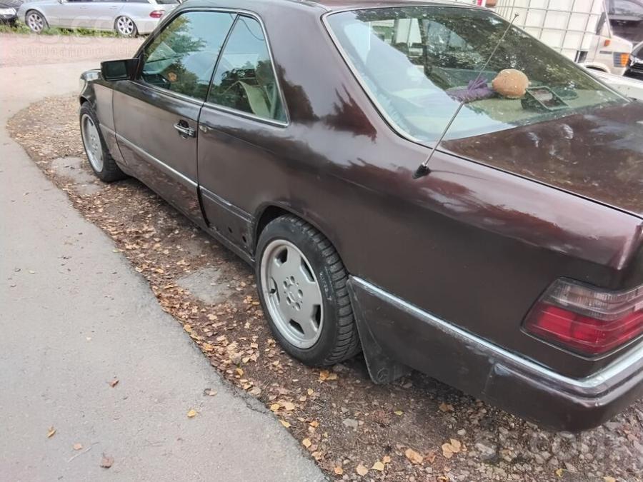 Коричневый Мерседес E 200 1991 в Рига, объемом двигателя 2.00 л и пробегом 378 тыс. км за 5600 €, фото 5 на AUTOMOTO.COM.LV