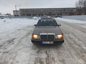 Brown Mercedes-Benz e-200 1989 in Jonava, with an engine capacity of 2.00 L and mileage of 353 thousand km for 3999 €, photo  on AUTOMOTO.COM.LV