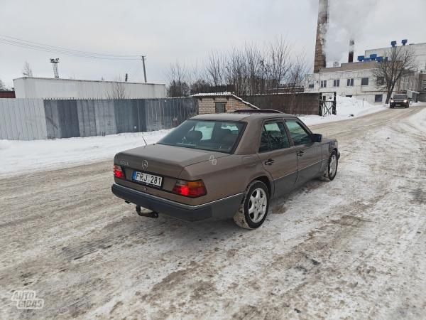 Brown Mercedes-Benz e-200 1989 in Jonava, with an engine capacity of 2.00 L and mileage of 353 thousand km for 3999 €, photo 5 on AUTOMOTO.COM.LV
