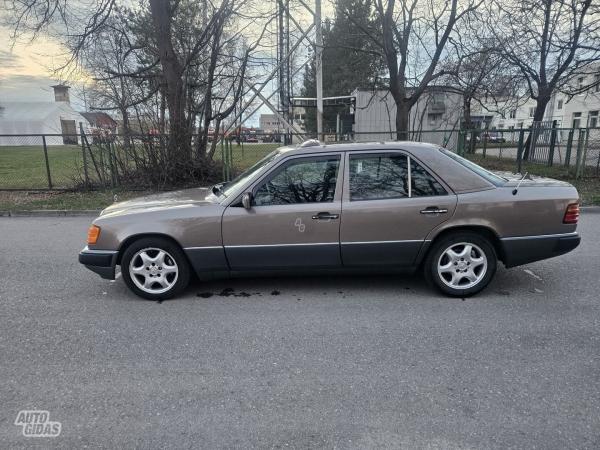 Brūns Mercedes-Benz e-200 1989 Jonava, ar dzinēja tilpumu 2.00 L un nobraukumu 353 tūkst. km par 3600 €, foto 5 vietnē AUTOMOTO.COM.LV