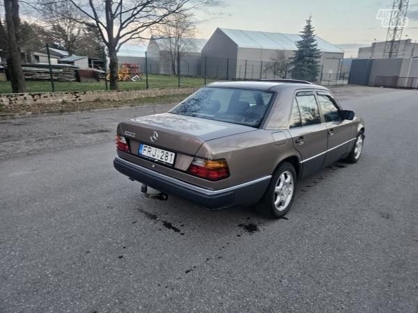 Brūns Mercedes-Benz e-200 1989 Jonava, ar dzinēja tilpumu 2.00 L un nobraukumu 353 tūkst. km par 3600 €, foto 9 vietnē AUTOMOTO.COM.LV