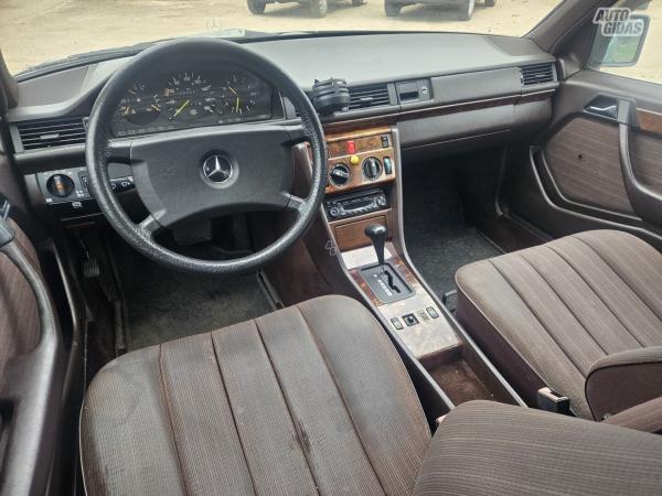 Brūns Mercedes-Benz e-200 1989 Jonava, ar dzinēja tilpumu 2.00 L un nobraukumu 353 tūkst. km par 3600 €, foto 10 vietnē AUTOMOTO.COM.LV