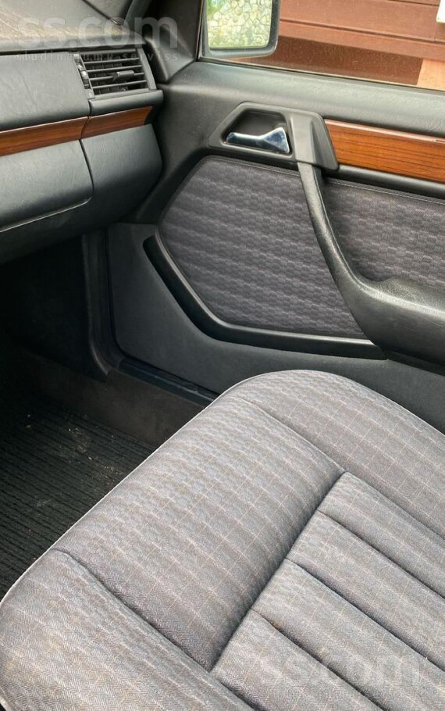 Brūns Mercedes-Benz e-200 1990 Rīga, ar dzinēja tilpumu 2.00 L un nobraukumu 288 tūkst. km par 5929 €, foto 10 vietnē AUTOMOTO.COM.LV