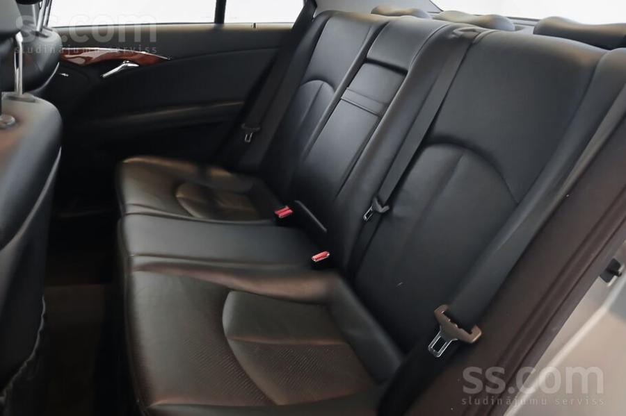 Brown Mercedes-Benz e-200 2003 in Tukums, with an engine capacity of 2.20 L and mileage of 282 thousand km for 3999 €, photo 10 on AUTOMOTO.COM.LV