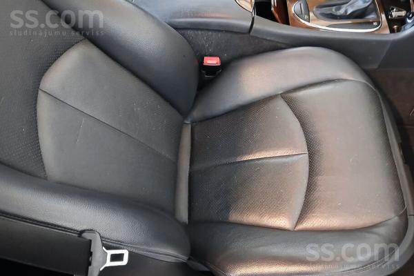 Brown Mercedes-Benz e-200 2003 in Tukums, with an engine capacity of 2.20 L and mileage of 282 thousand km for 3999 €, photo 10 on AUTOMOTO.COM.LV