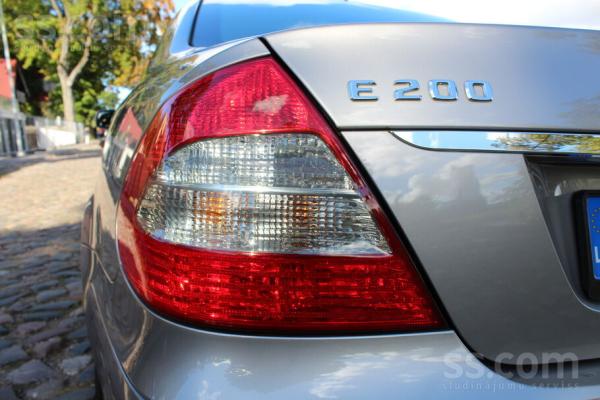 Мерседес E 200 2007 в Рига на AUTOMOTO.COM.LV Коричневый Мерседес E 200 2007 в Рига, объемом двигателя 2.20 л и пробегом 124 тыс. км за 8200 €, фото 9 на AUTOMOTO.COM.LV