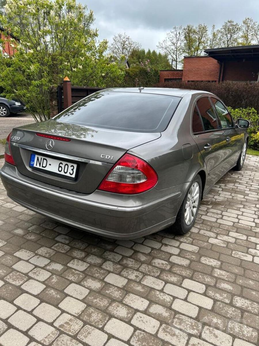 Brūns Mercedes-Benz e-200 2008 Ogre, ar dzinēja tilpumu 2.20 L un nobraukumu 299 tūkst. km par 3999 €, foto 4 vietnē AUTOMOTO.COM.LV