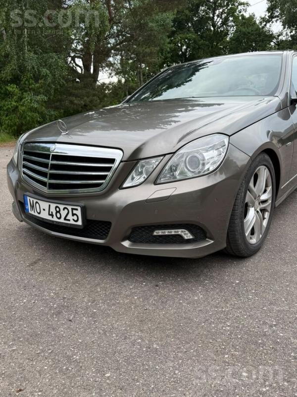 Brown Mercedes-Benz e-200 2011 in Riga, with an engine capacity of 2.10 L and mileage of 180 thousand km for 7300 €, photo 3 on AUTOMOTO.COM.LV