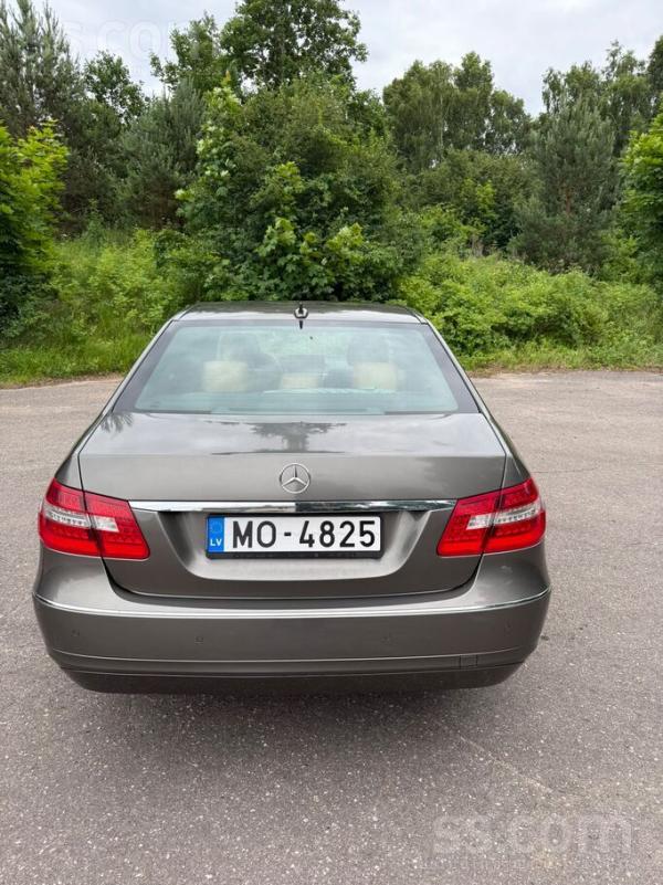Brown Mercedes-Benz e-200 2011 in Riga, with an engine capacity of 2.10 L and mileage of 180 thousand km for 7300 €, photo 5 on AUTOMOTO.COM.LV