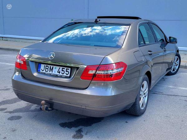 Коричневый Мерседес E 200 2011 в Вильнюс, объемом двигателя 2.20 л и пробегом 400 тыс. км за 4650 €, фото 7 на AUTOMOTO.COM.LV