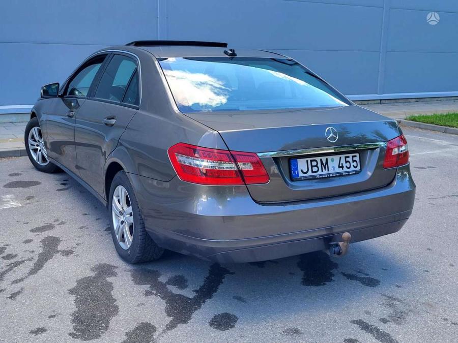 Коричневый Мерседес E 200 2011 в Вильнюс, объемом двигателя 2.20 л и пробегом 400 тыс. км за 4650 €, фото 7 на AUTOMOTO.COM.LV