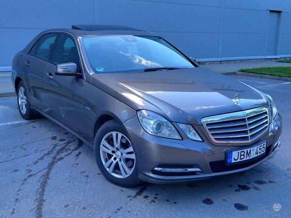 Коричневый Мерседес E 200 2011 в Вильнюс, объемом двигателя 2.20 л и пробегом 400 тыс. км за 4650 €, фото 7 на AUTOMOTO.COM.LV