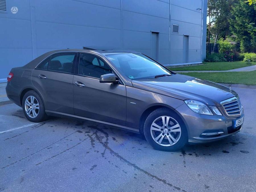 Коричневый Мерседес E 200 2011 в Вильнюс, объемом двигателя 2.20 л и пробегом 400 тыс. км за 4650 €, фото 9 на AUTOMOTO.COM.LV