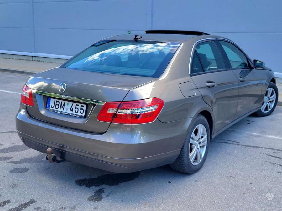 Коричневый Мерседес E 200 2011 в Вильнюс, объемом двигателя 2.20 л и пробегом 400 тыс. км за 4650 €, фото 10 на AUTOMOTO.COM.LV
