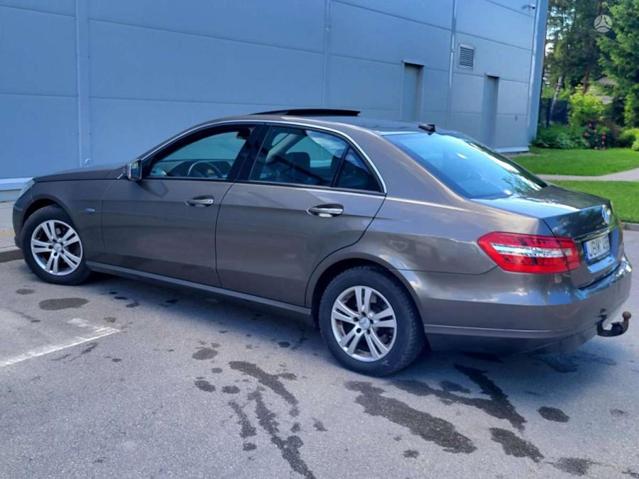 Коричневый Мерседес E 200 2011 в Вильнюс, объемом двигателя 2.20 л и пробегом 400 тыс. км за 4650 €, фото 19 на AUTOMOTO.COM.LV