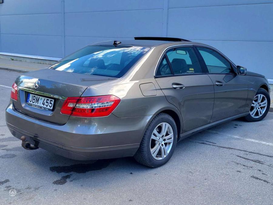Brūns Mercedes-Benz e-200 2011 Viļņa, ar dzinēja tilpumu 2.20 L un nobraukumu 400 tūkst. km par 4650 €, foto 17 vietnē AUTOMOTO.COM.LV