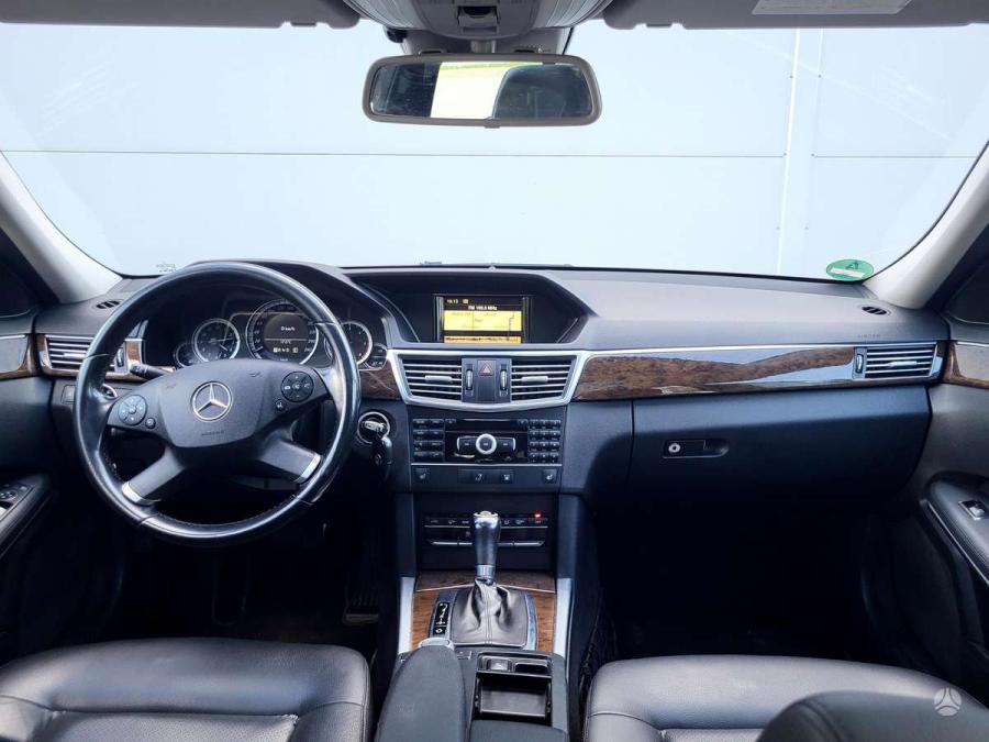 Brūns Mercedes-Benz e-200 2011 Viļņa, ar dzinēja tilpumu 2.20 L un nobraukumu 400 tūkst. km par 4650 €, foto 23 vietnē AUTOMOTO.COM.LV