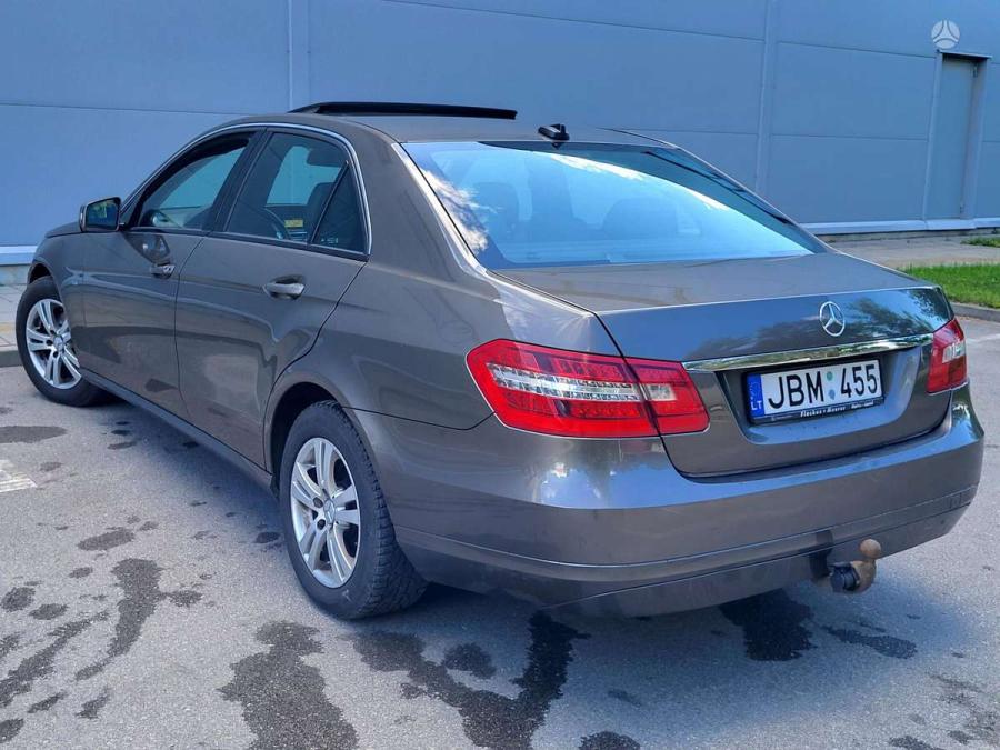 Brown Mercedes-Benz e-200 2011 in Vilnius, with an engine capacity of 2.20 L and mileage of 400 thousand km for 4250 €, photo 5 on AUTOMOTO.COM.LV
