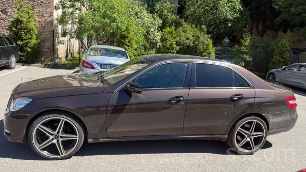 Brown Mercedes-Benz e-200 2012 in Riga, with an engine capacity of 2.20 L and mileage of 229 thousand km for 4199 €, photo 3 on AUTOMOTO.COM.LV