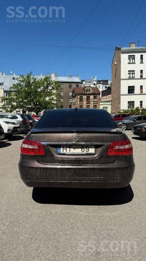 Brown Mercedes-Benz e-200 2012 in Riga, with an engine capacity of 2.20 L and mileage of 229 thousand km for 4199 €, photo 5 on AUTOMOTO.COM.LV