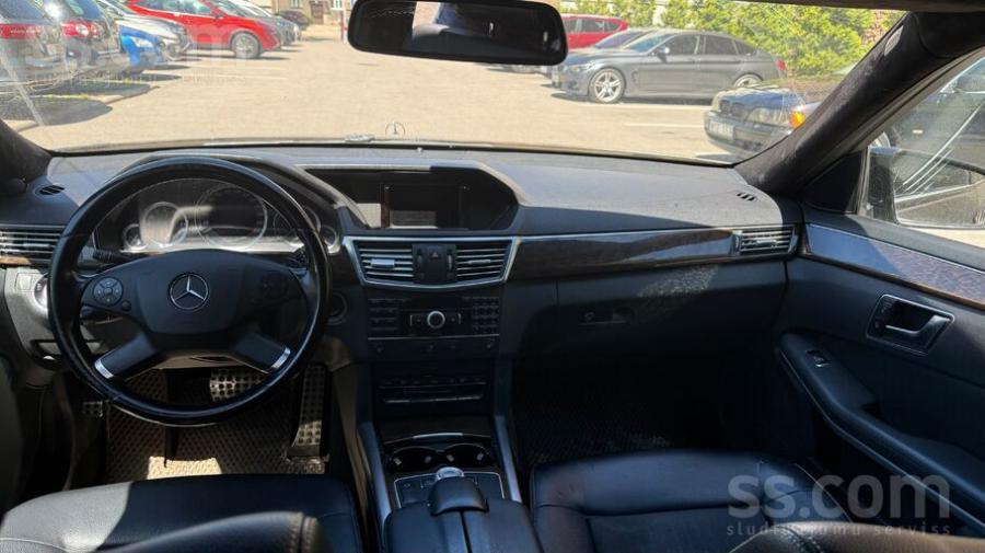 Brown Mercedes-Benz e-200 2012 in Riga, with an engine capacity of 2.20 L and mileage of 229 thousand km for 4199 €, photo 6 on AUTOMOTO.COM.LV