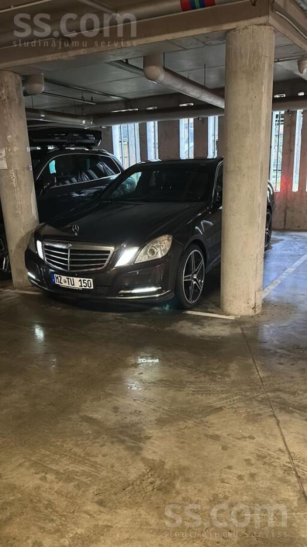 Brown Mercedes-Benz e-200 2012 in Riga, with an engine capacity of 2.20 L and mileage of 229 thousand km for 4199 €, photo 8 on AUTOMOTO.COM.LV
