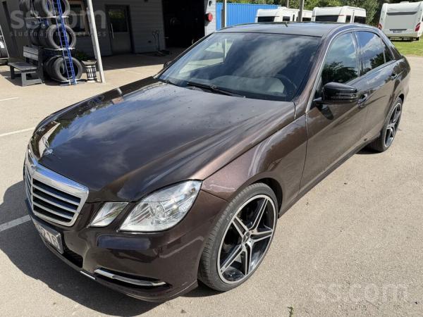 Коричневый Мерседес E 200 2012 в Рига, объемом двигателя 2.20 л и пробегом 229 тыс. км за 4800 €, фото 1 на AUTOMOTO.COM.LV