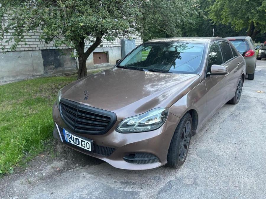 Коричневый Мерседес E 200 2014 в Рига, объемом двигателя 2.00 л и пробегом 350 тыс. км за 6300 €, фото 4 на AUTOMOTO.COM.LV