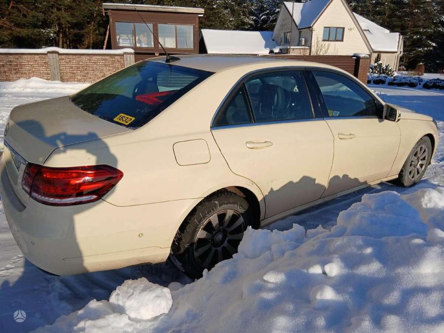 Brown Mercedes-Benz e-200 2015 in Raseiniai, with an engine capacity of 2.14 L and mileage of 489 thousand km for 3100 €, photo 4 on AUTOMOTO.COM.LV
