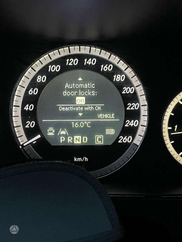 Mercedes-Benz e-200 2010 in Klaipeda on AUTOMOTO.COM.LV Brown Mercedes-Benz e-200 2010 in Klaipeda, with an engine capacity of 2.14 L and mileage of 400 thousand km for 6200 €, photo 8 on AUTOMOTO.COM.LV