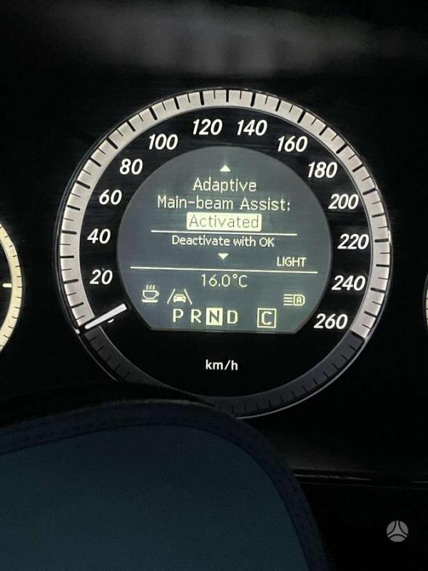 Mercedes-Benz e-200 2010 in Klaipeda on AUTOMOTO.COM.LV Brown Mercedes-Benz e-200 2010 in Klaipeda, with an engine capacity of 2.14 L and mileage of 400 thousand km for 6200 €, photo 10 on AUTOMOTO.COM.LV