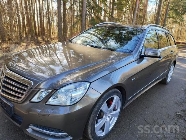 Brown Mercedes-Benz e-200 2011 in Valmiera, with an engine capacity of 1.80 L and mileage of 0 thousand km for 7990 €, photo 3 on AUTOMOTO.COM.LV