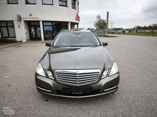 Brown Mercedes-Benz e-200 2011 in Jurbarkas, with an engine capacity of 2.10 L and mileage of 271 thousand km for 4850 €, photo 5 on AUTOMOTO.COM.LV