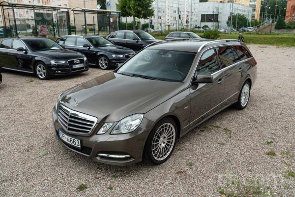 Brown Mercedes-Benz e-200 2011 in Liepaja, with an engine capacity of 2.20 L and mileage of 258 thousand km for 7700 €, photo 1 on AUTOMOTO.COM.LV