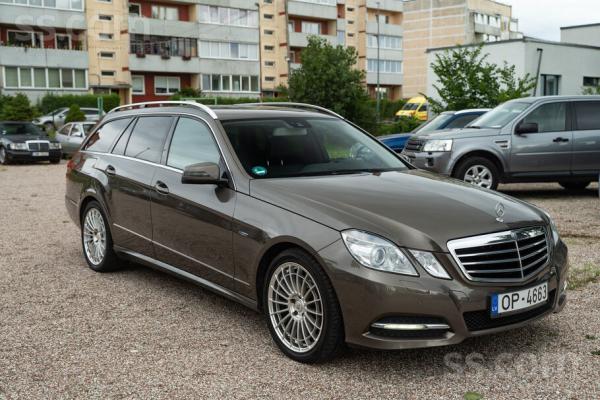 Brown Mercedes-Benz e-200 2011 in Liepaja, with an engine capacity of 2.20 L and mileage of 258 thousand km for 7700 €, photo 3 on AUTOMOTO.COM.LV