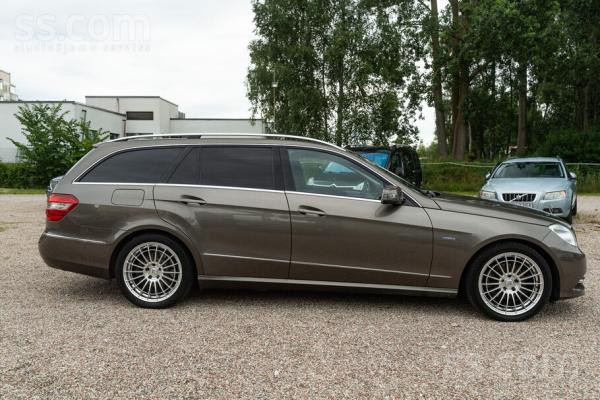 Brown Mercedes-Benz e-200 2011 in Liepaja, with an engine capacity of 2.20 L and mileage of 258 thousand km for 7700 €, photo 4 on AUTOMOTO.COM.LV