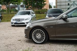 Brūns Mercedes-Benz e-200 2011 Liepāja, ar dzinēja tilpumu 2.20 L un nobraukumu 258 tūkst. km par 7700 €, foto 13 vietnē AUTOMOTO.COM.LV