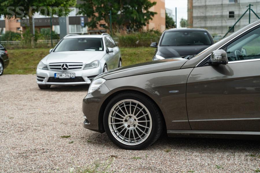Brūns Mercedes-Benz e-200 2011 Liepāja, ar dzinēja tilpumu 2.20 L un nobraukumu 258 tūkst. km par 7700 €, foto 13 vietnē AUTOMOTO.COM.LV