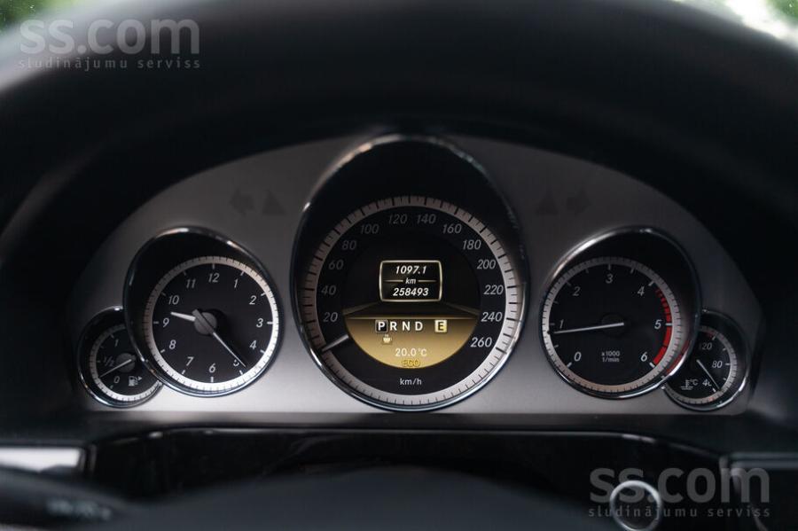 Brūns Mercedes-Benz e-200 2011 Liepāja, ar dzinēja tilpumu 2.20 L un nobraukumu 258 tūkst. km par 7700 €, foto 17 vietnē AUTOMOTO.COM.LV