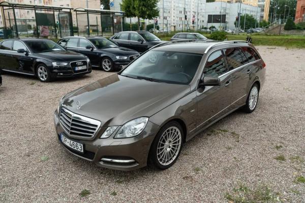 Brūns Mercedes-Benz e-200 2011 Liepāja, ar dzinēja tilpumu 2.20 L un nobraukumu 258 tūkst. km par 7700 €, foto 1 vietnē AUTOMOTO.COM.LV