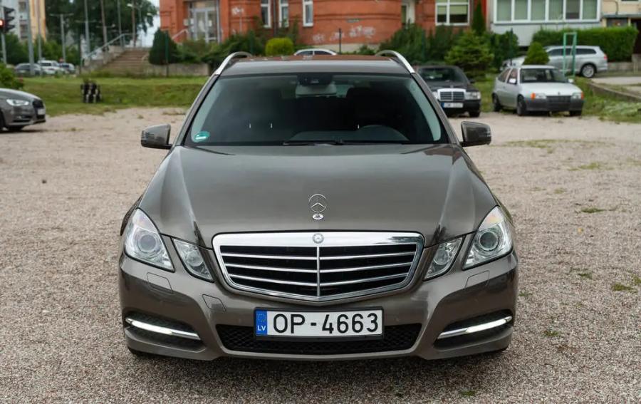 Коричневый Мерседес E 200 2011 в Лиепая, объемом двигателя 2.20 л и пробегом 258 тыс. км за 7700 €, фото 3 на AUTOMOTO.COM.LV