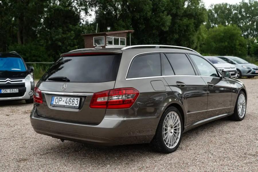 Коричневый Мерседес E 200 2011 в Лиепая, объемом двигателя 2.20 л и пробегом 258 тыс. км за 7700 €, фото 6 на AUTOMOTO.COM.LV